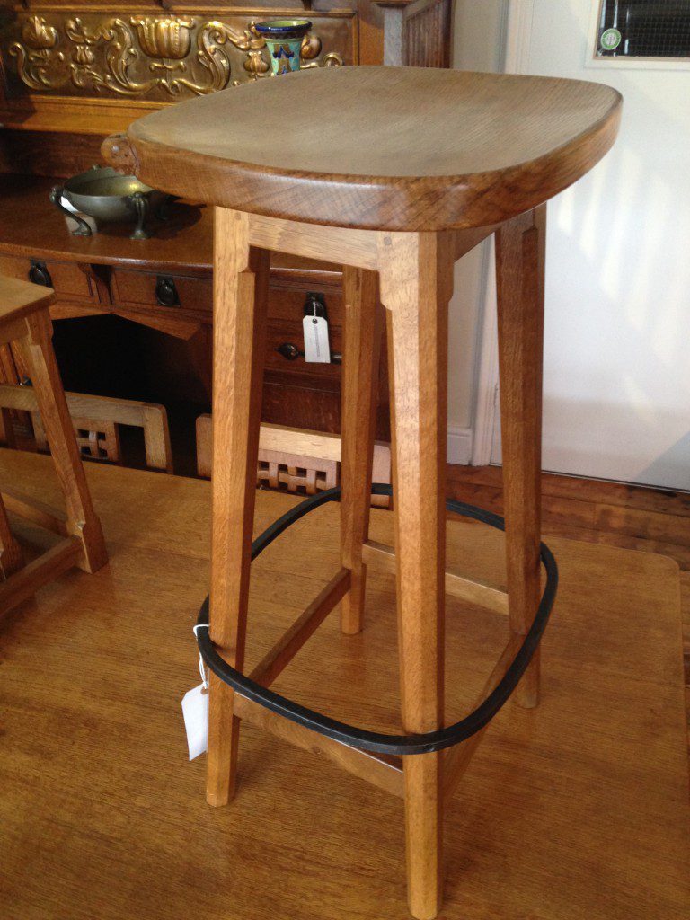 ROBERT MOUSEMAN THOMPSON OAK BAR STOOL – Ingnet