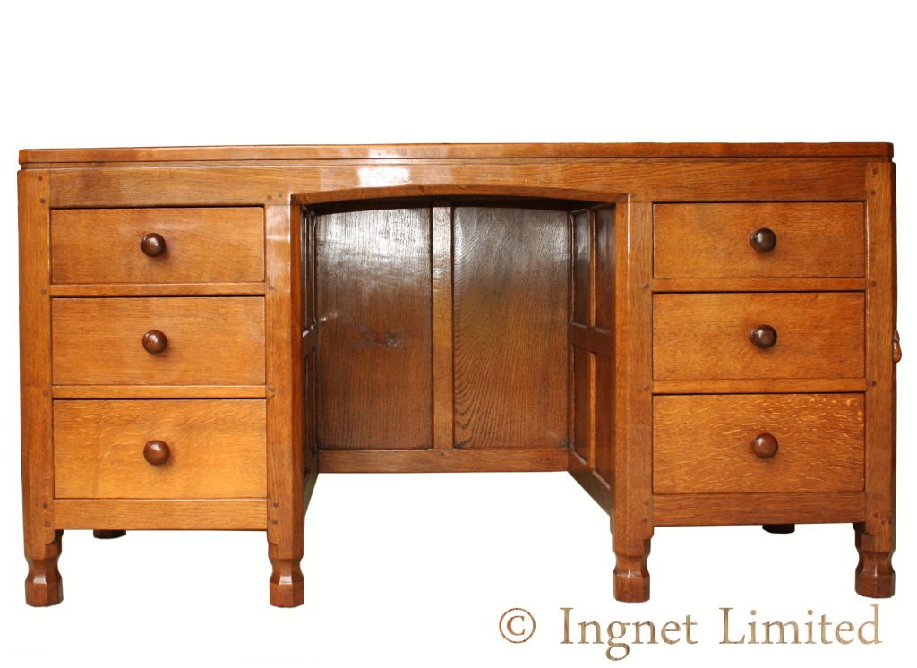 ROBERT MOUSEMAN THOMPSON EARLY OAK DESK – Ingnet