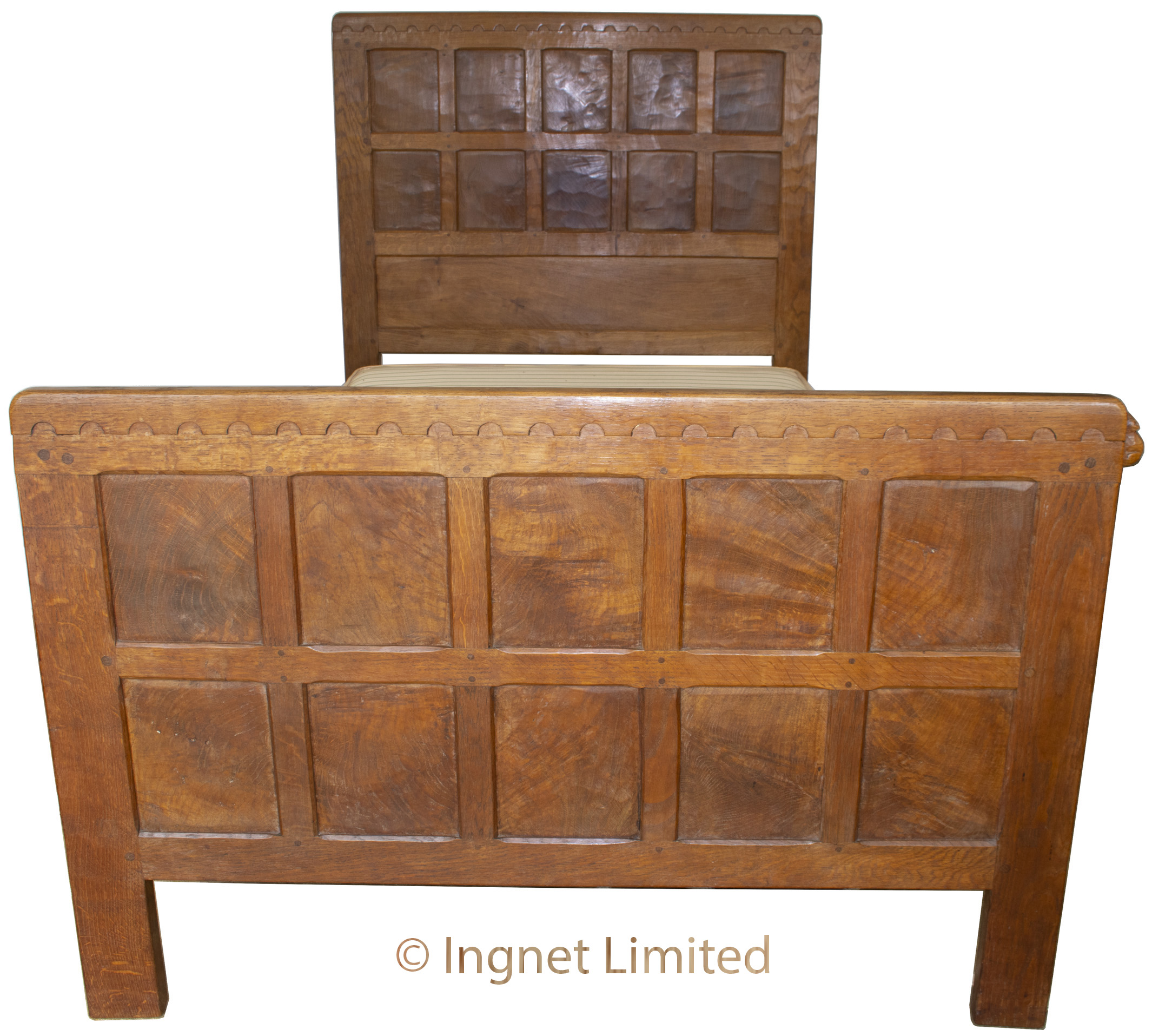 ROBERT MOUSEMAN THOMPSON EARLY LARGE SINGLE ADZED OAK BED - Ingnet