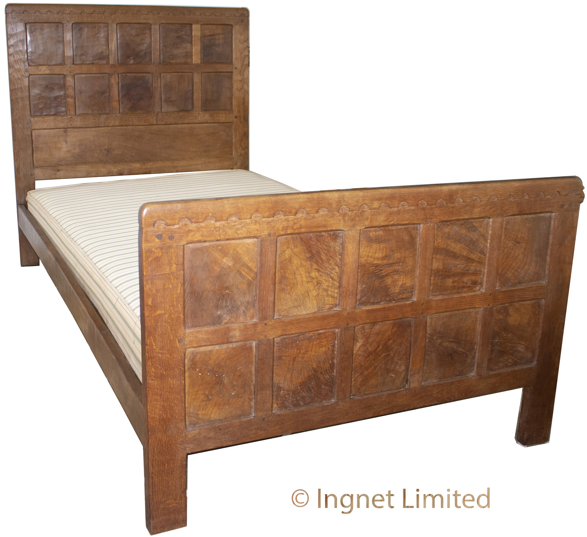 ROBERT MOUSEMAN THOMPSON EARLY LARGE SINGLE ADZED OAK BED - Ingnet
