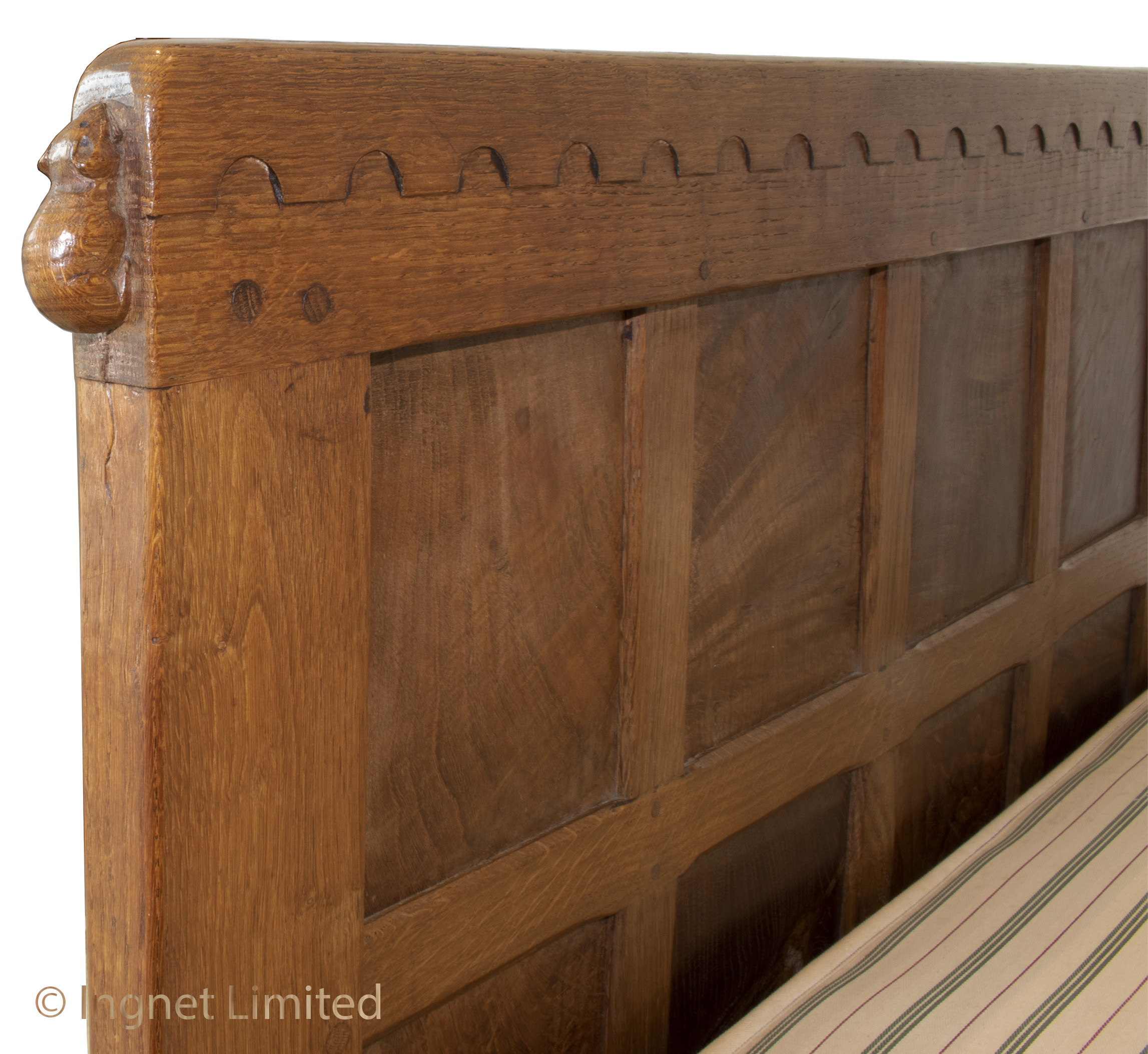 ROBERT MOUSEMAN THOMPSON EARLY LARGE SINGLE ADZED OAK BED - Ingnet