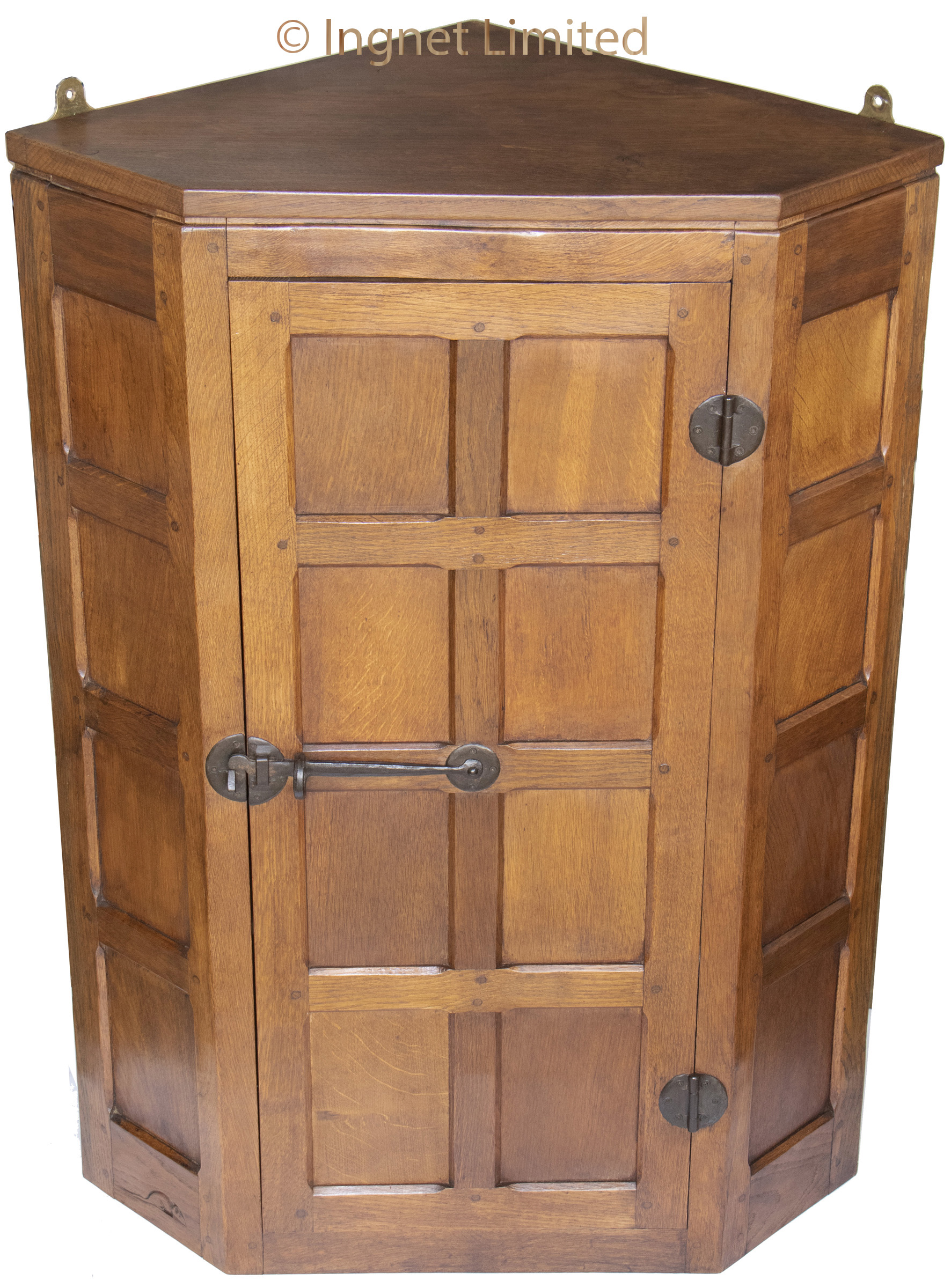 ROBERT MOUSEMAN THOMPSON VINTAGE ADZED OAK CORNER CUPBOARD - Ingnet