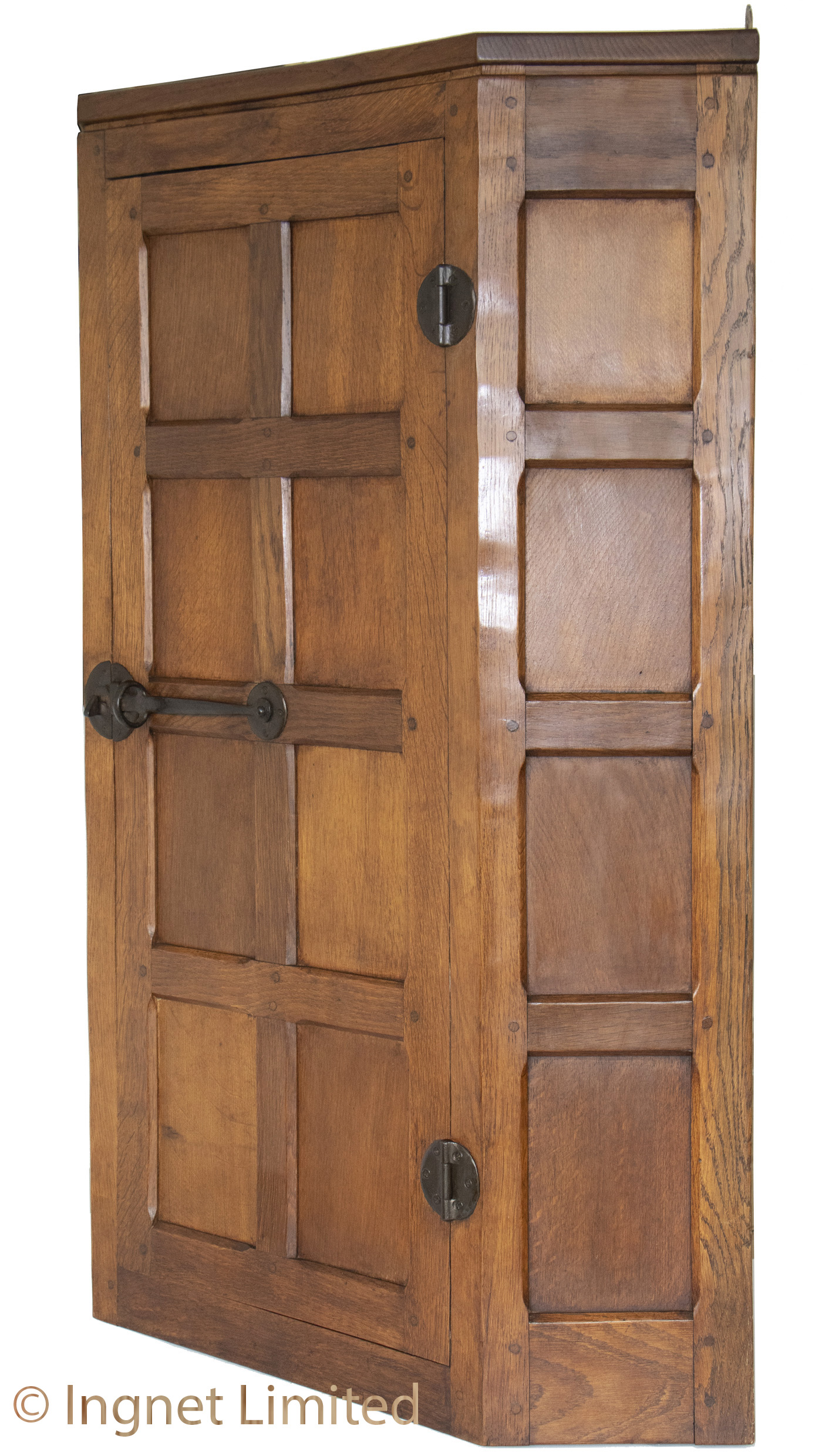 ROBERT MOUSEMAN THOMPSON VINTAGE ADZED OAK CORNER CUPBOARD - Ingnet