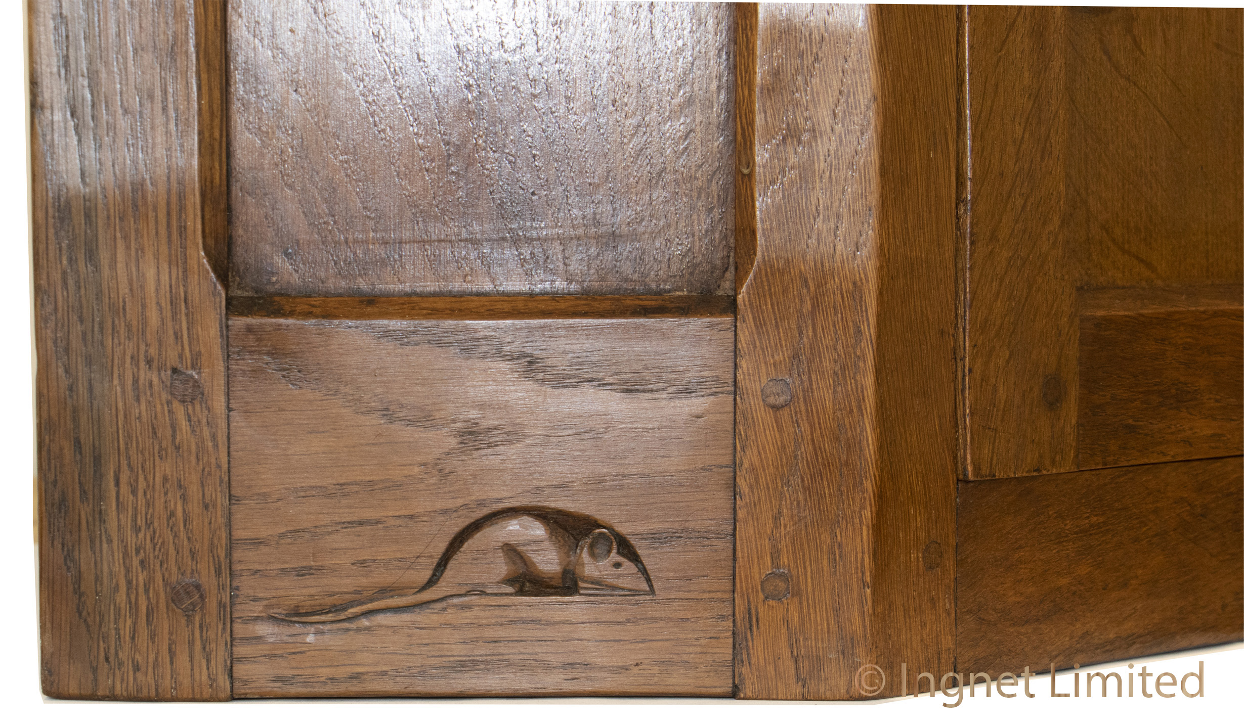 ROBERT MOUSEMAN THOMPSON VINTAGE ADZED OAK CORNER CUPBOARD - Ingnet