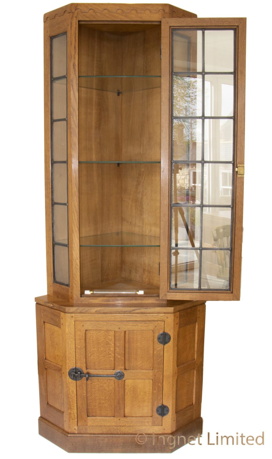 ROBERT MOUSEMAN THOMPSON OAK DISPLAY CORNER CUPBOARD – Ingnet
