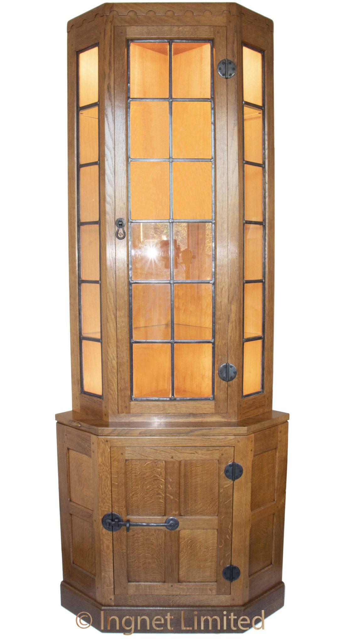 ROBERT MOUSEMAN THOMPSON OAK DISPLAY CORNER CUPBOARD – Ingnet