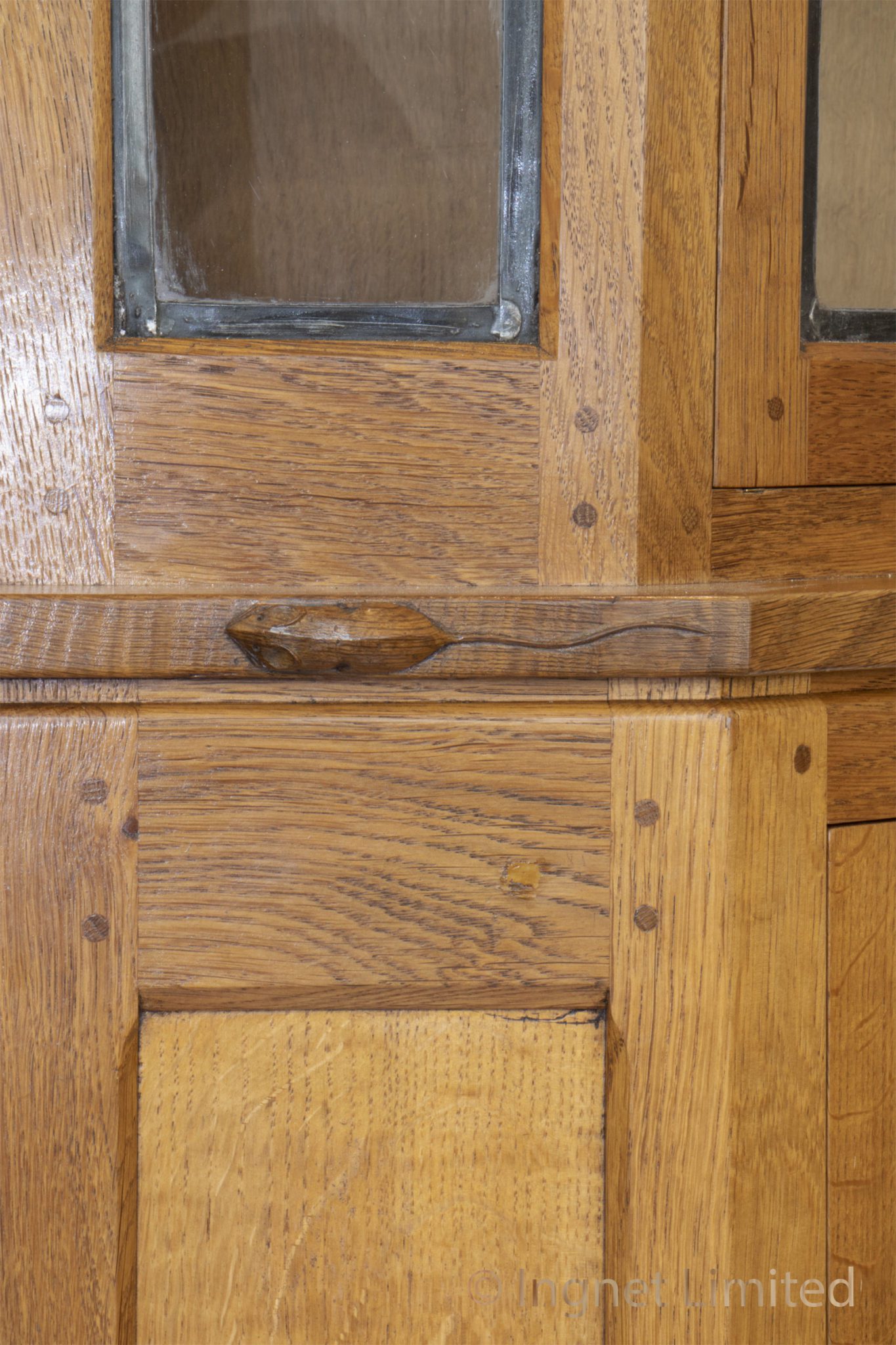 ROBERT MOUSEMAN THOMPSON OAK DISPLAY CORNER CUPBOARD – Ingnet