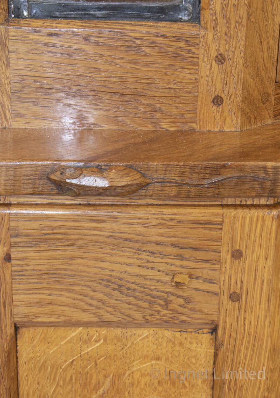 ROBERT MOUSEMAN THOMPSON OAK DISPLAY CORNER CUPBOARD – Ingnet