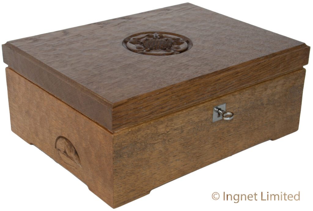 ROBERT MOUSEMAN THOMPSON ADZED OAK JEWELLERY BOX - Ingnet