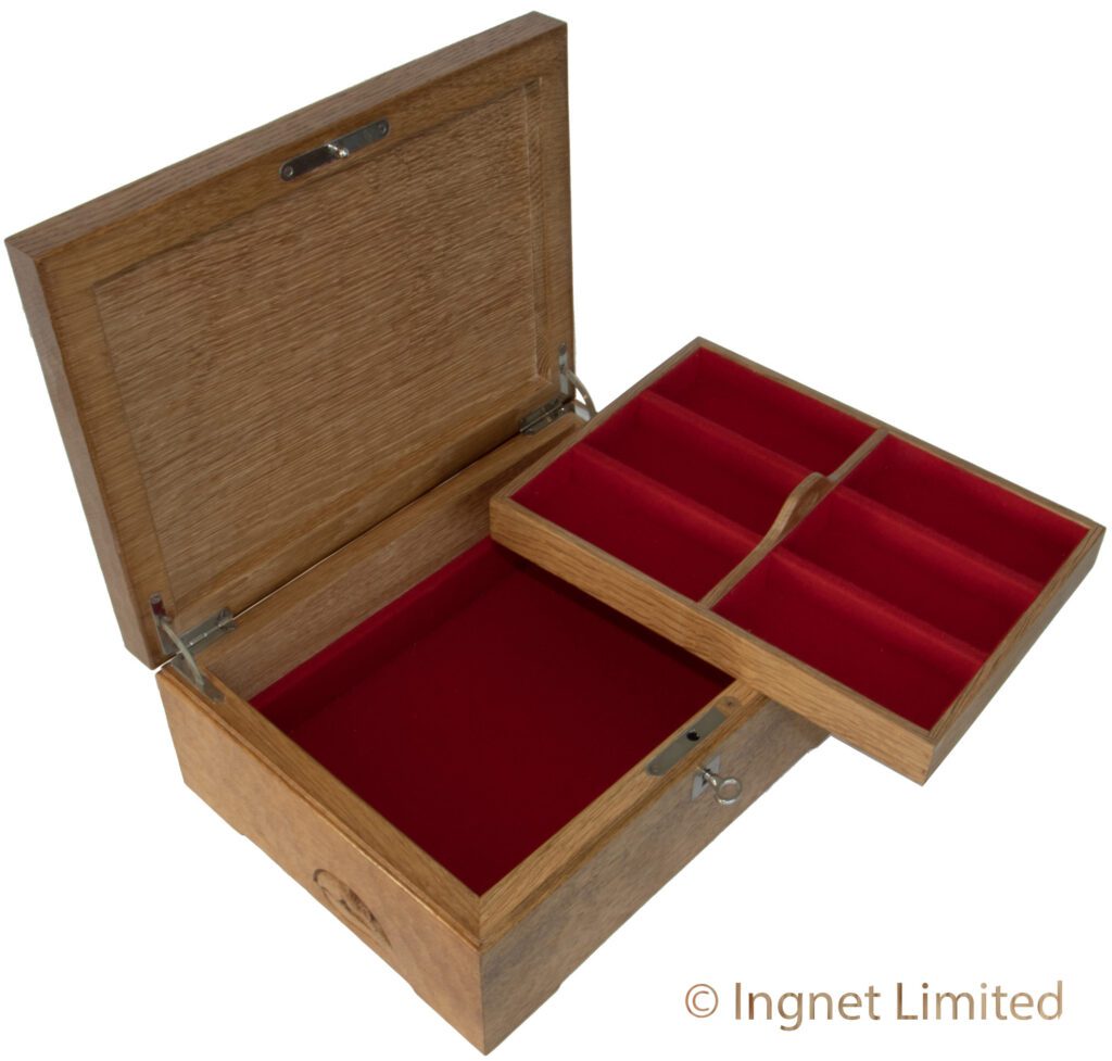 ROBERT MOUSEMAN THOMPSON ADZED OAK JEWELLERY BOX - Ingnet