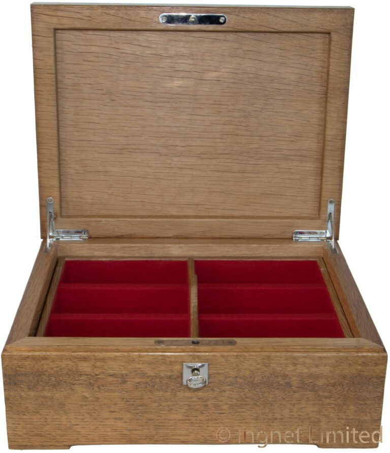 ROBERT MOUSEMAN THOMPSON ADZED OAK JEWELLERY BOX - Ingnet