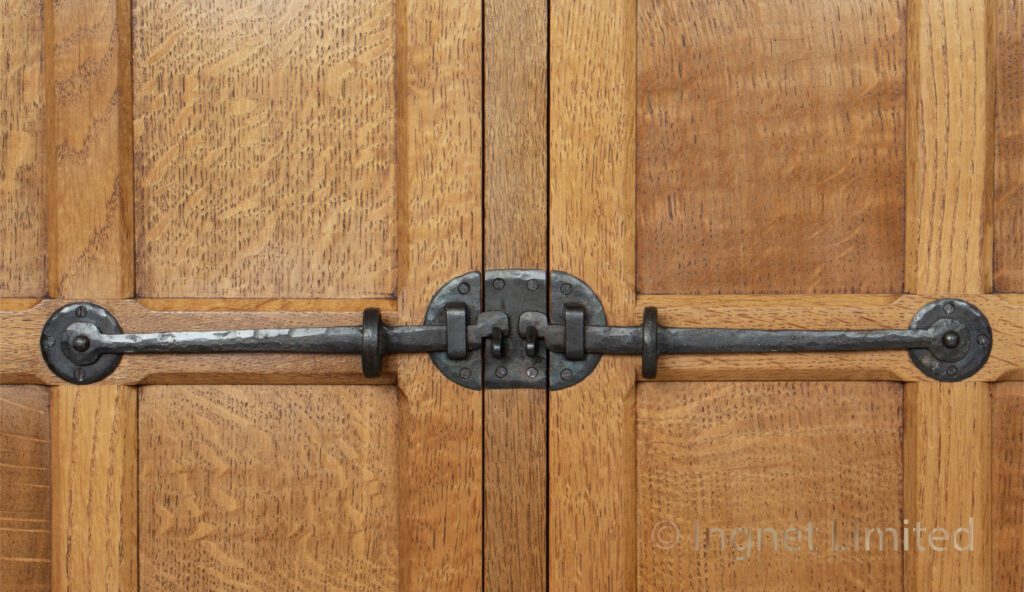 ROBERT MOUSEMAN THOMPSON MODERN OAK ADZED SIDEBOARD – Ingnet