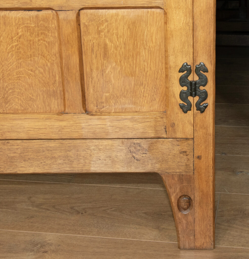 ACORNMAN OAK ADZED DRESSER ALAN GRAINGER – Ingnet