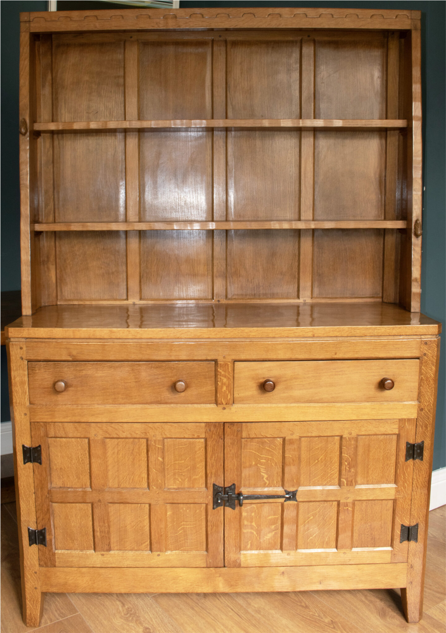PETER “RABBITMAN” HEAP ADZED OAK DRESSER – Ingnet