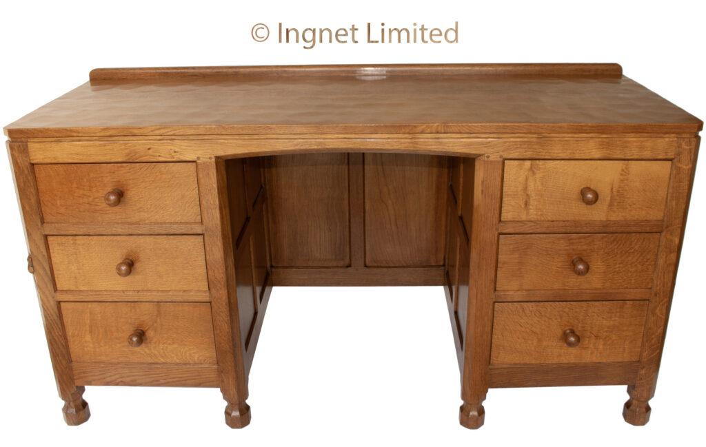 ROBERT MOUSEMAN ADZED OAK KNEEHOLE DESK – Ingnet