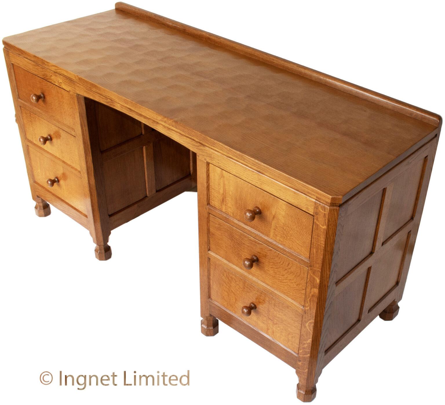 ROBERT MOUSEMAN ADZED OAK KNEEHOLE DESK – Ingnet