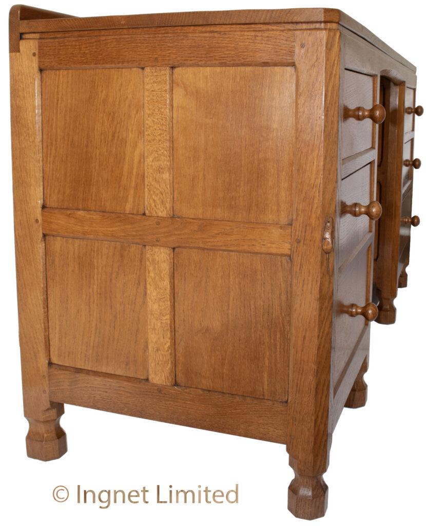 ROBERT MOUSEMAN ADZED OAK KNEEHOLE DESK – Ingnet