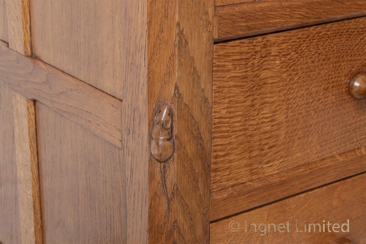 ROBERT MOUSEMAN ADZED OAK KNEEHOLE DESK – Ingnet