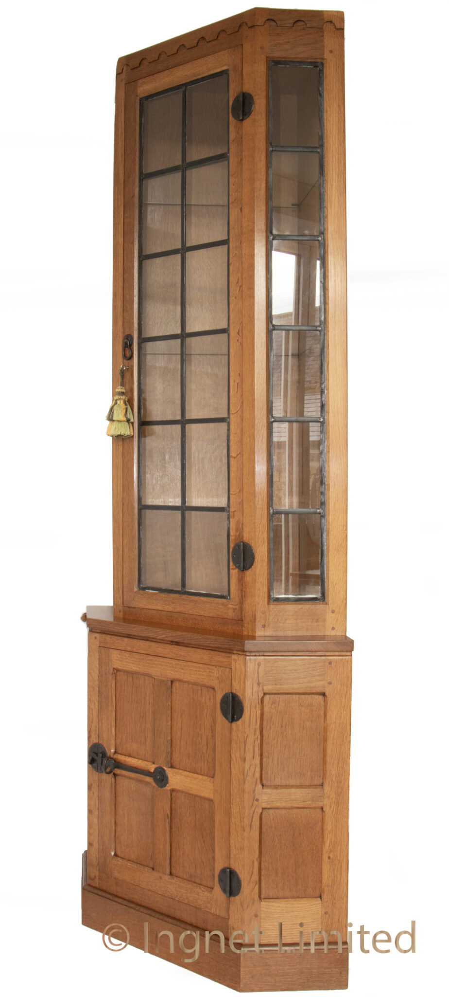 ROBERT MOUSEMAN THOMPSON FLOOR STANDING CORNER CUPBOARD – Ingnet