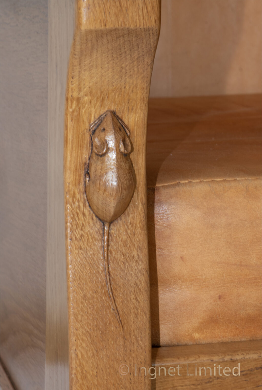 ROBERT MOUSEMAN THOMPSON OAK SMOKING CHAIR – Ingnet