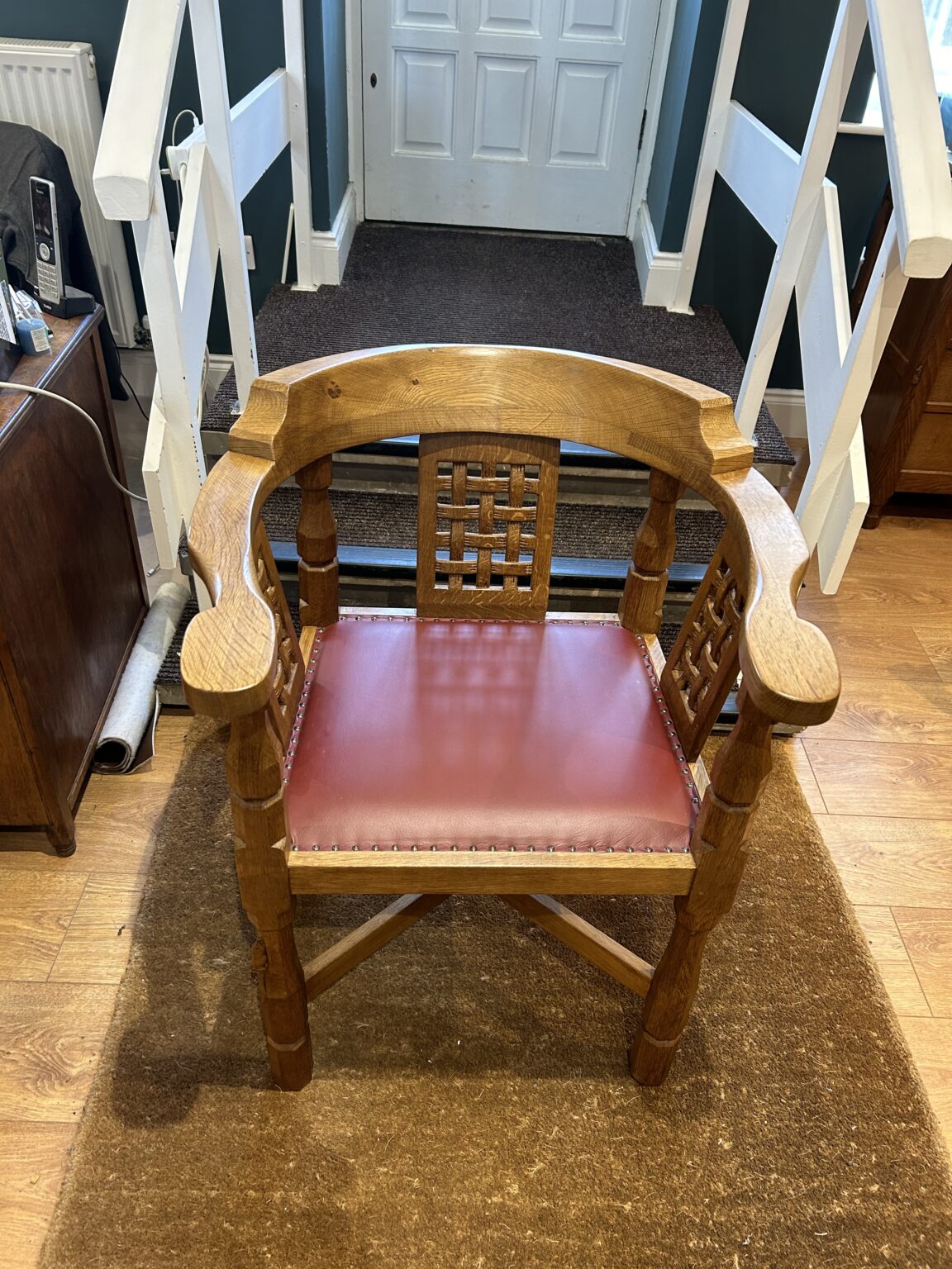 ROBERT MOUSEMAN THOMPSON MODERN OAK MONKS CHAIR – Ingnet