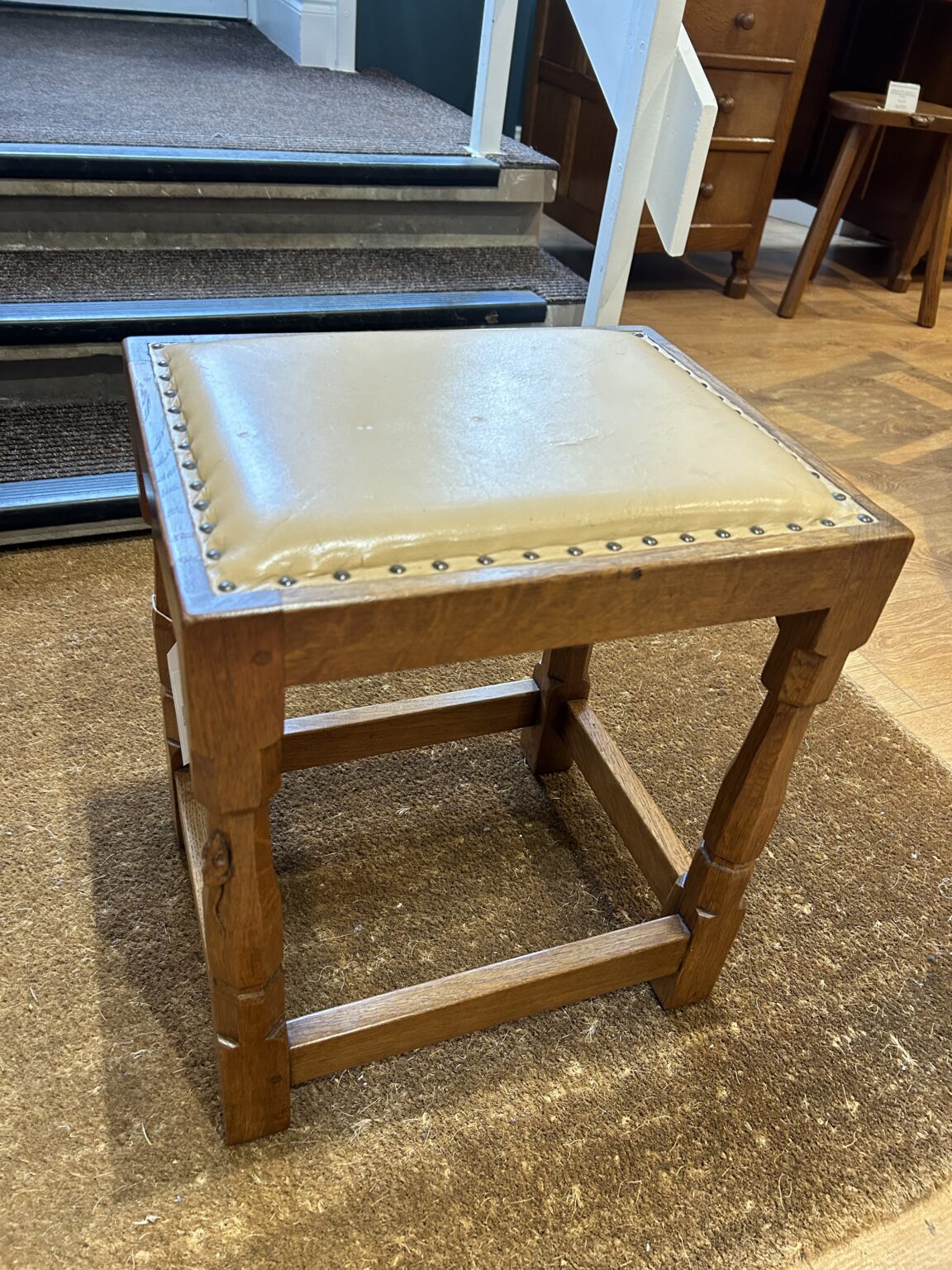 ROBERT MOUSEMAN THOMPSON OAK DRESSING STOOL – Ingnet