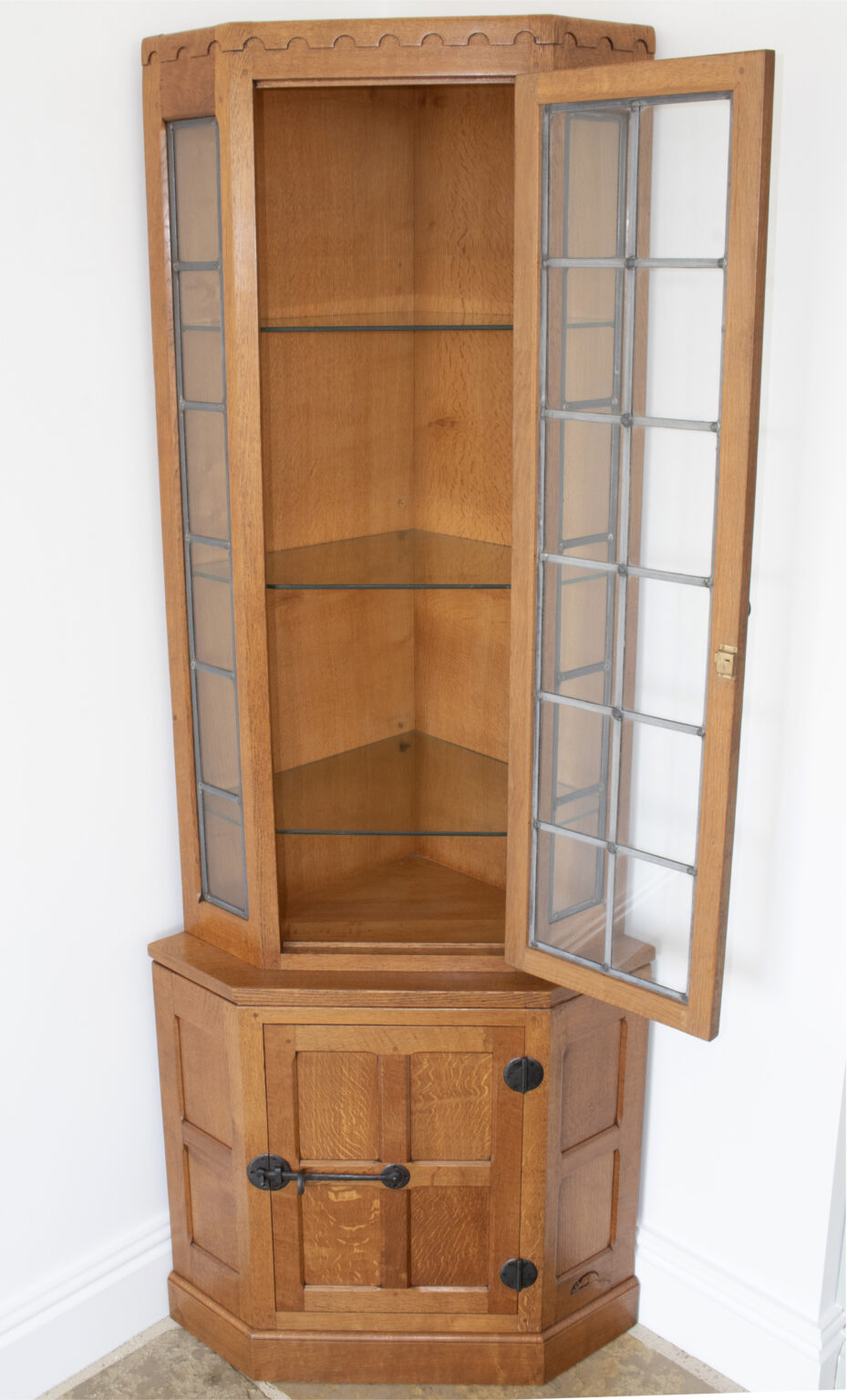 ROBERT MOUSEMAN THOMPSON FLOOR STANDING CORNER CUPBOARD – Ingnet