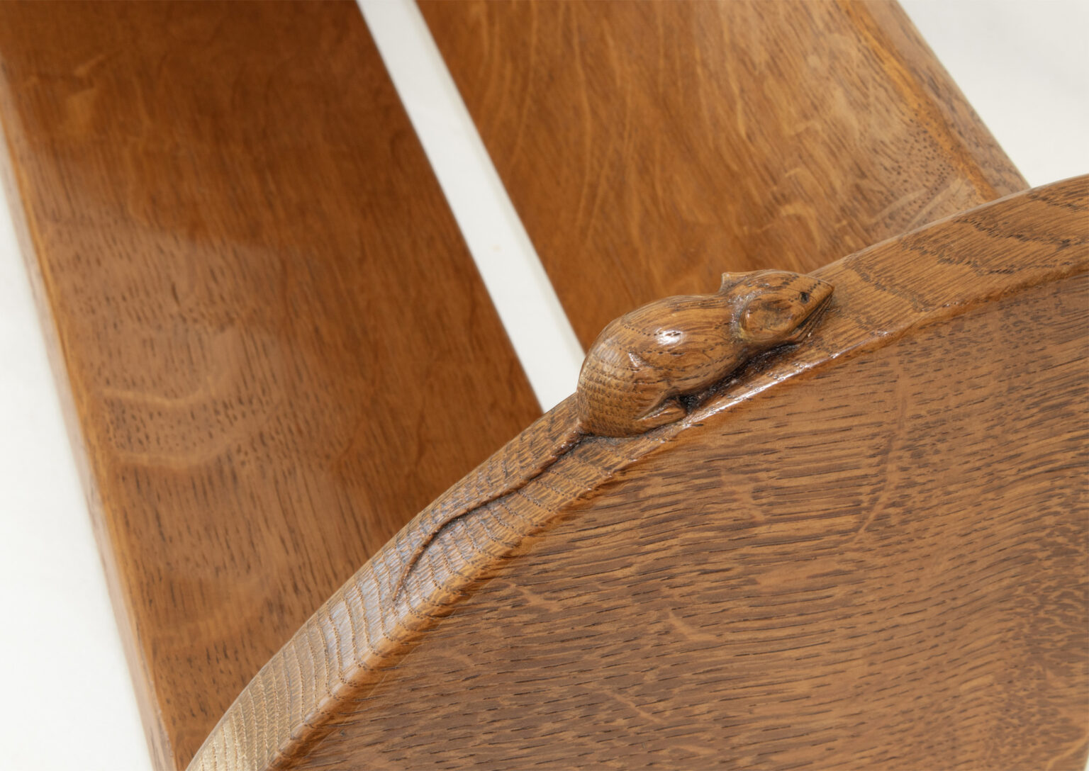 ROBERT MOUSEMAN THOMPSON VINTAGE ADZED BOOK TROUGH – Ingnet