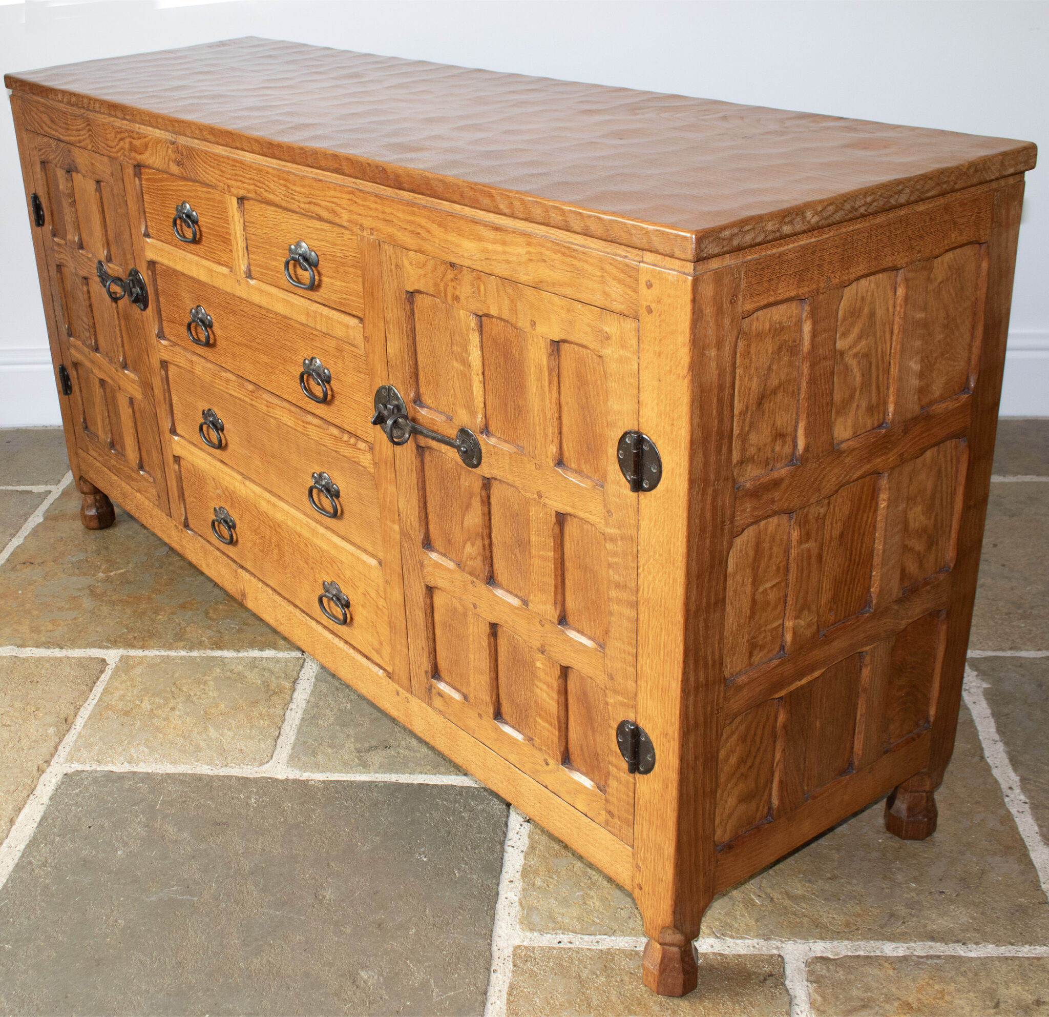 SID POLLARD OF BAGBY YORKSHIRE OAK ADZED SIDEBOARD – Ingnet